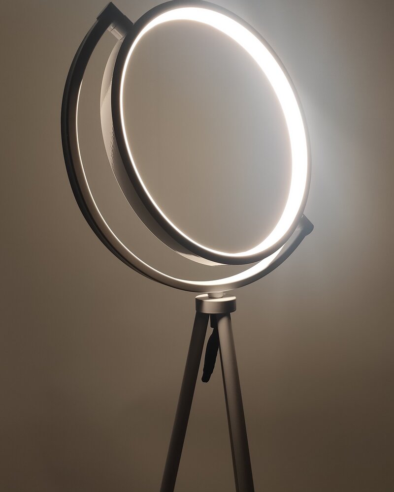 The Halo Lamp - 360° rotation, minimalistic design and a soft glow ...